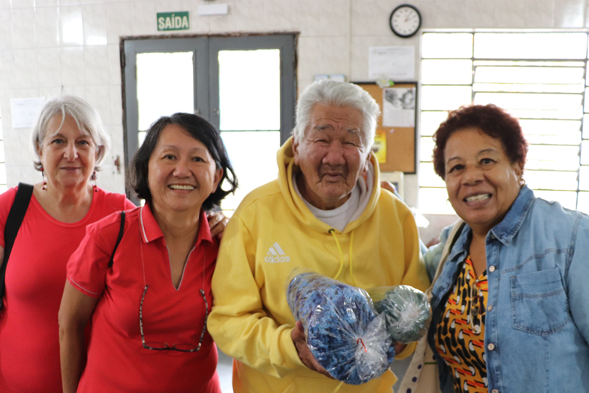 Fios que Aquecem: doação de mantas para associação de amparo ao idoso ...